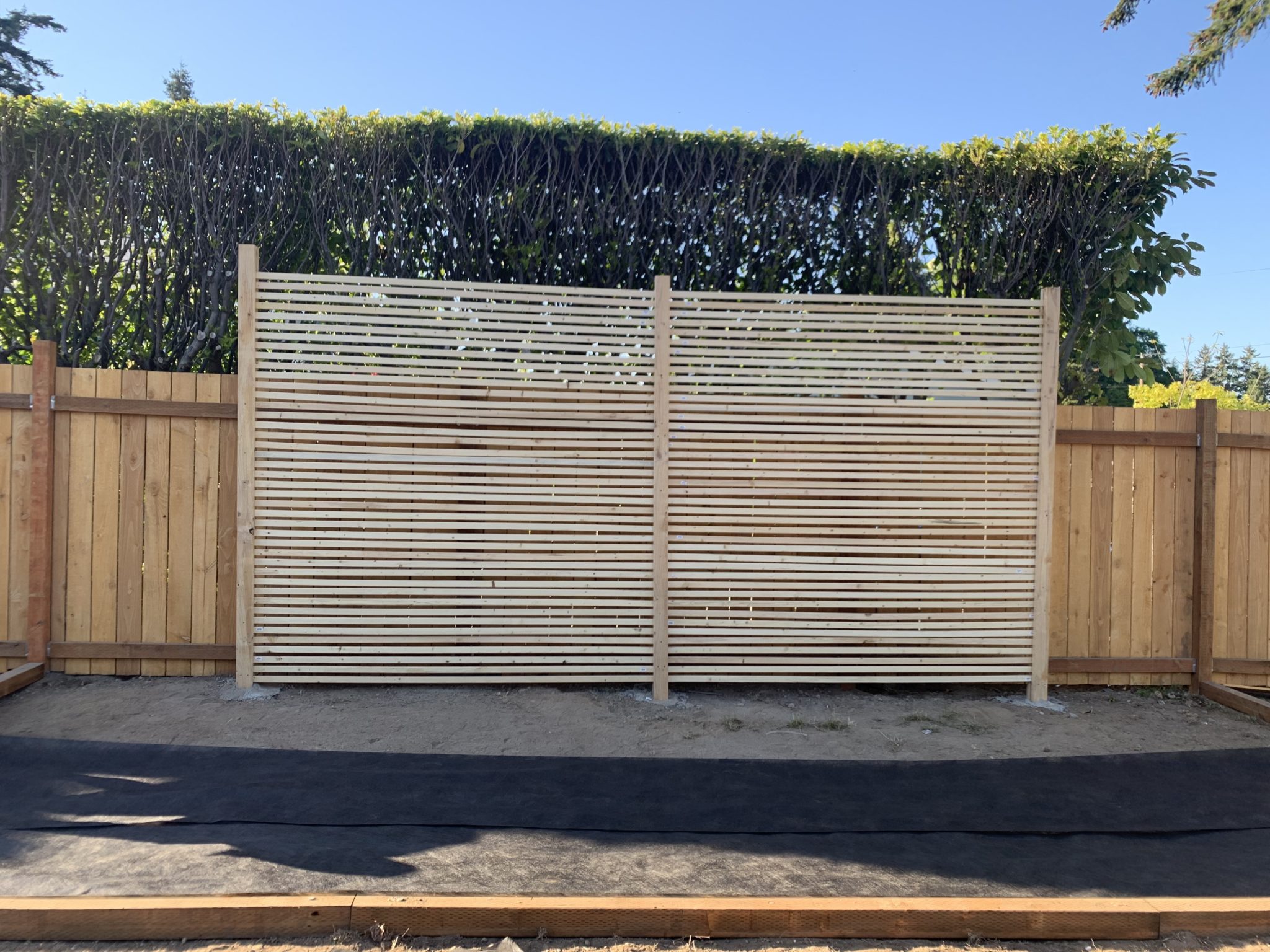 Easy DIY Privacy Screen / Fence