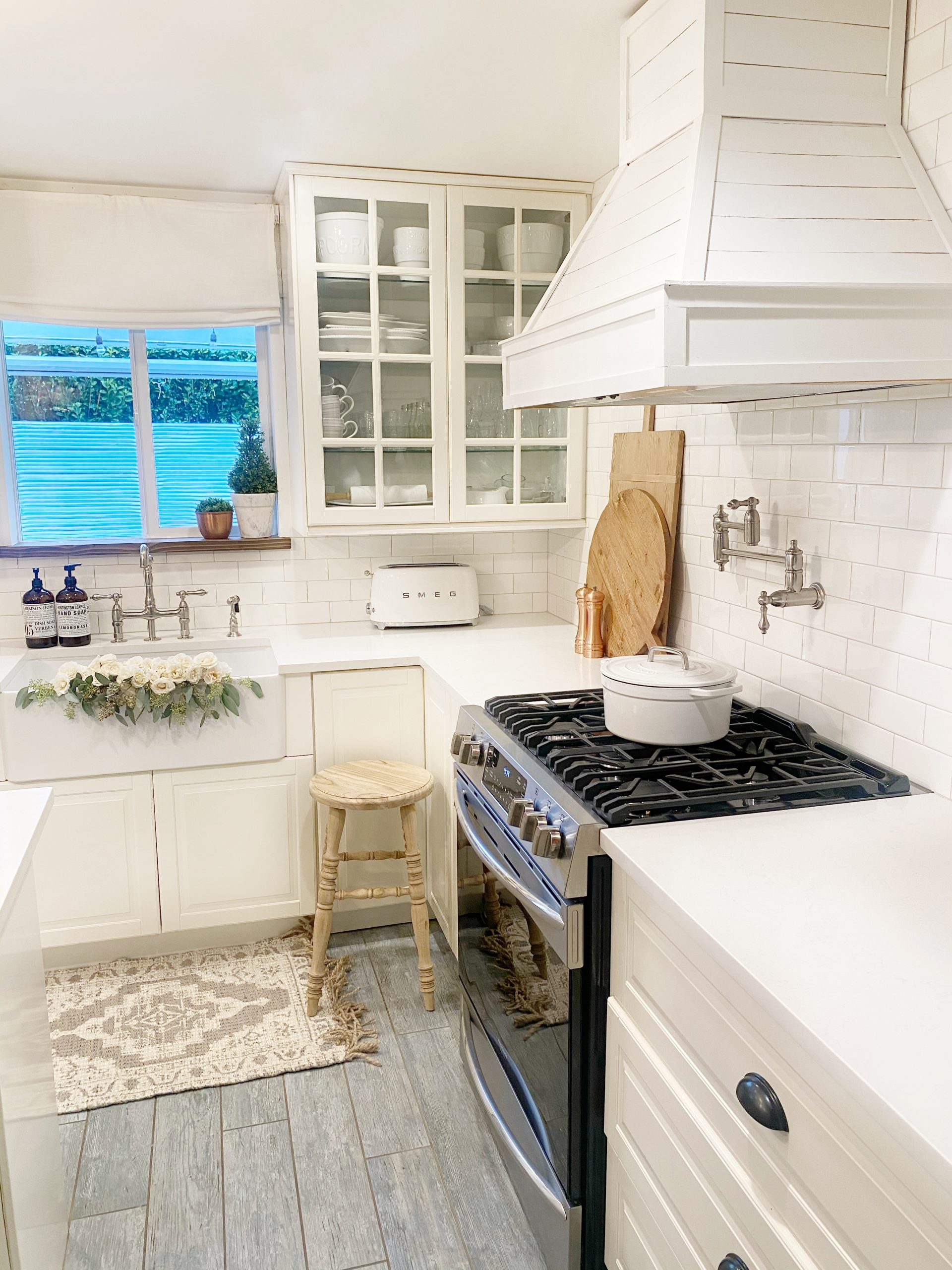 Farmhouse Sink, Pot Filler and Faucet