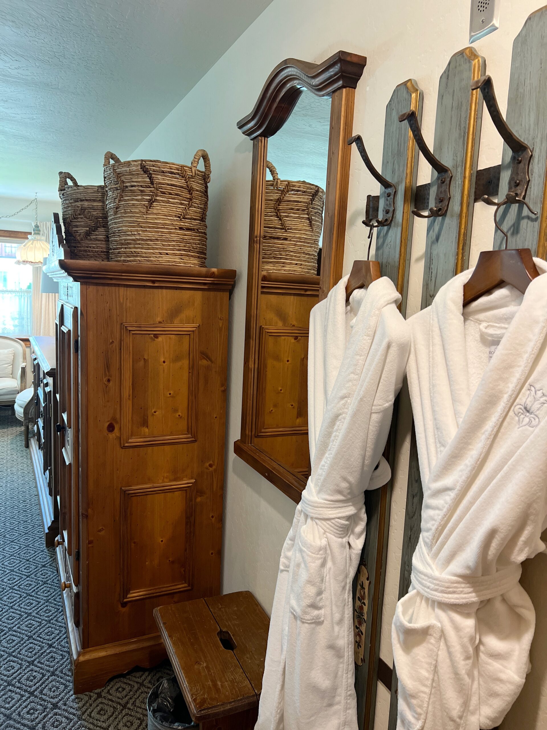 Best Hotel in Leavenworth - Enzian Inn - Family Must Stay